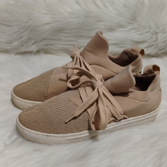 Steve Madden | Shoes | Steve Madden Lancer Tan Sneakers Modern ...